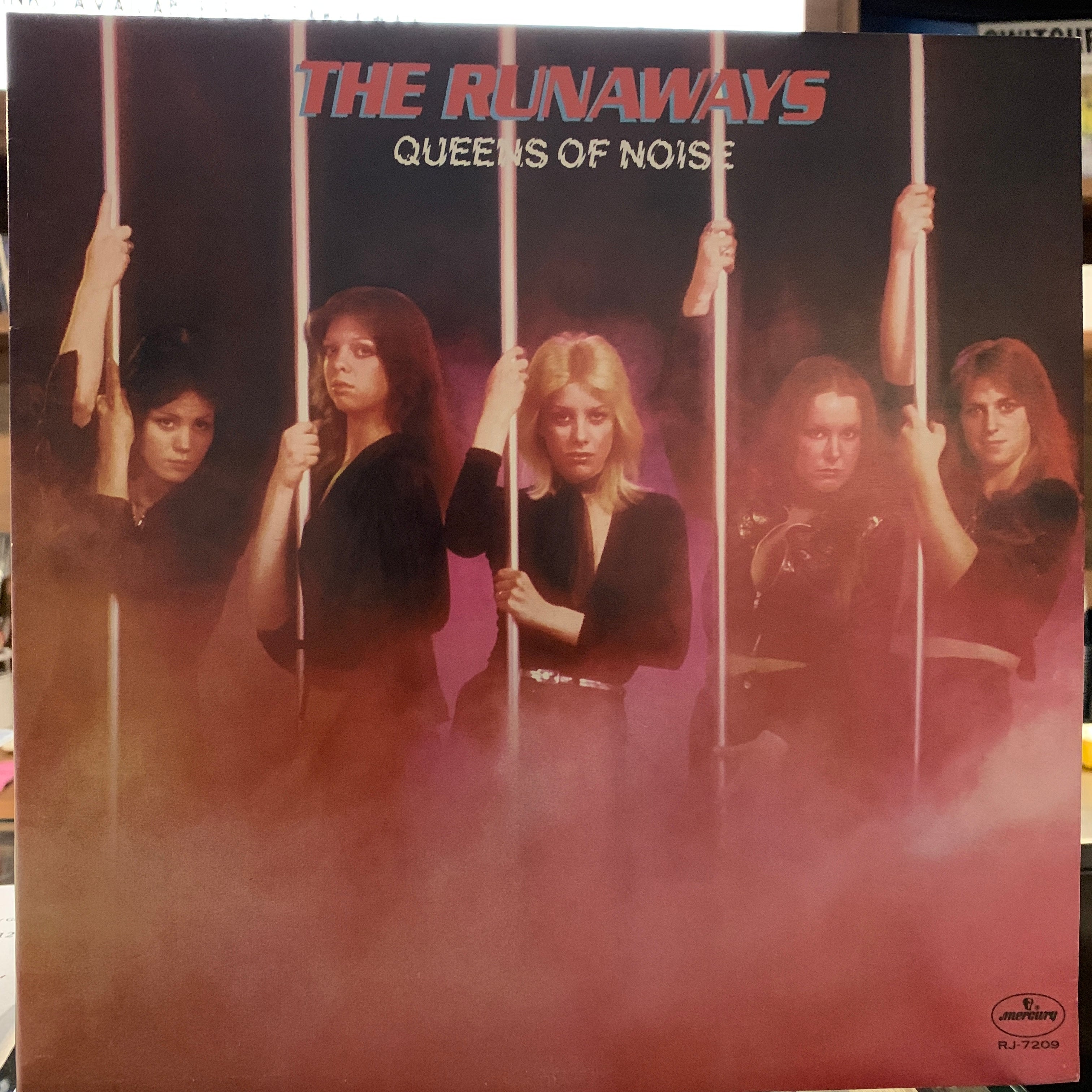 The Runaways - Queens Of Noise – Slow Boat